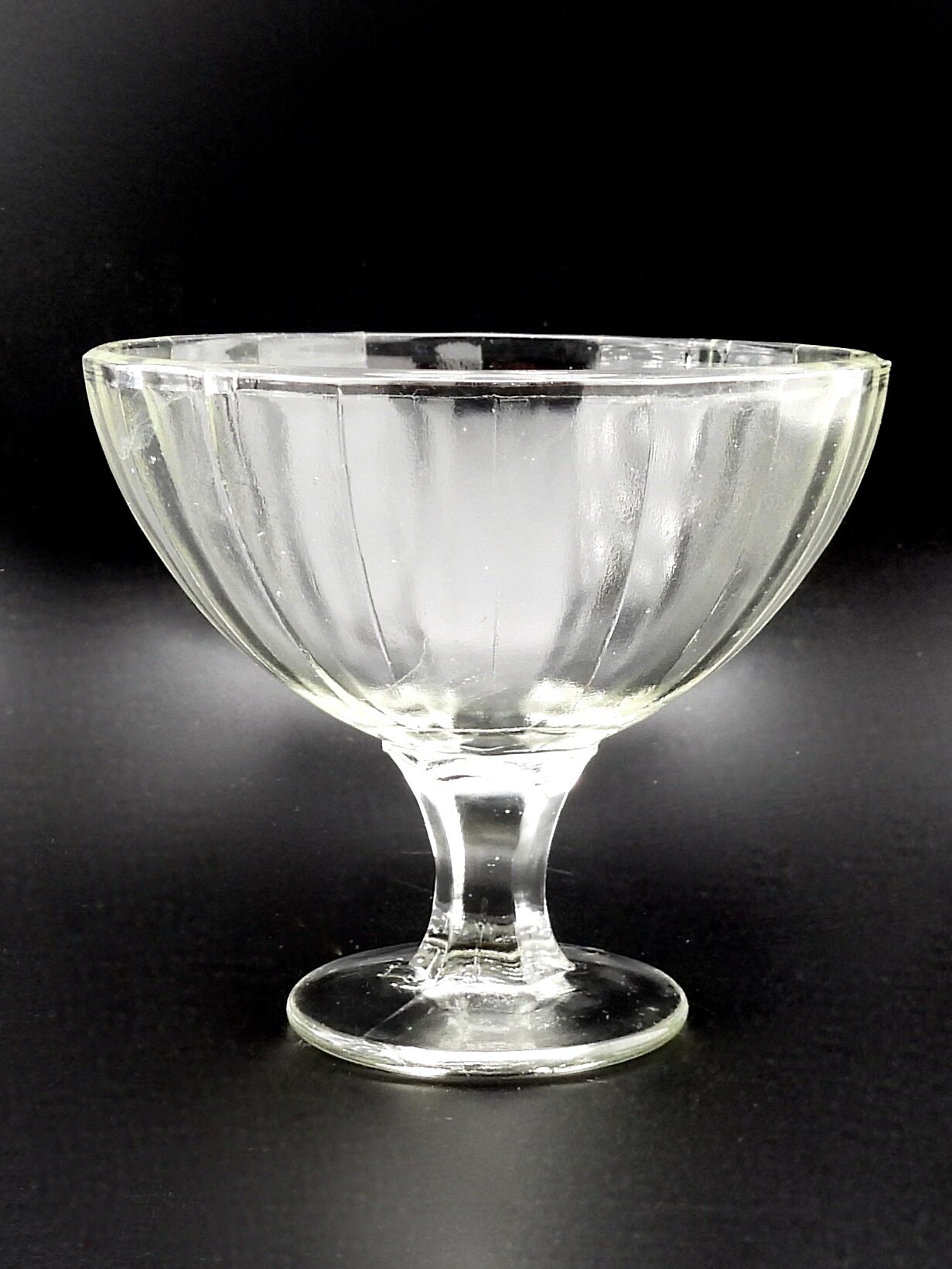 Вазочка на ножке креманка прессованное стекло СССР 1960-е гг