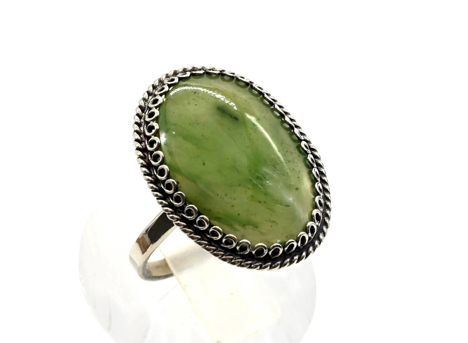 Кольцо, нефрит