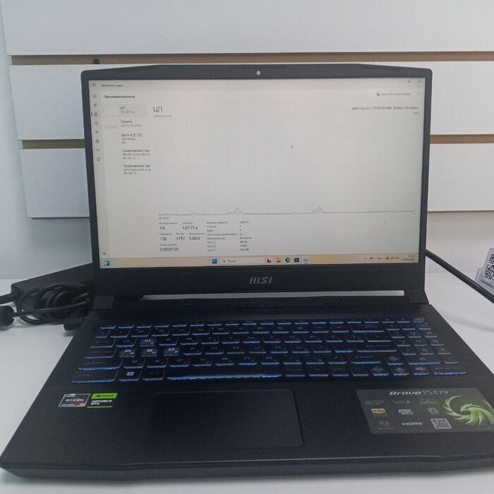 Ноутбук MSI Bravo 15 C7V