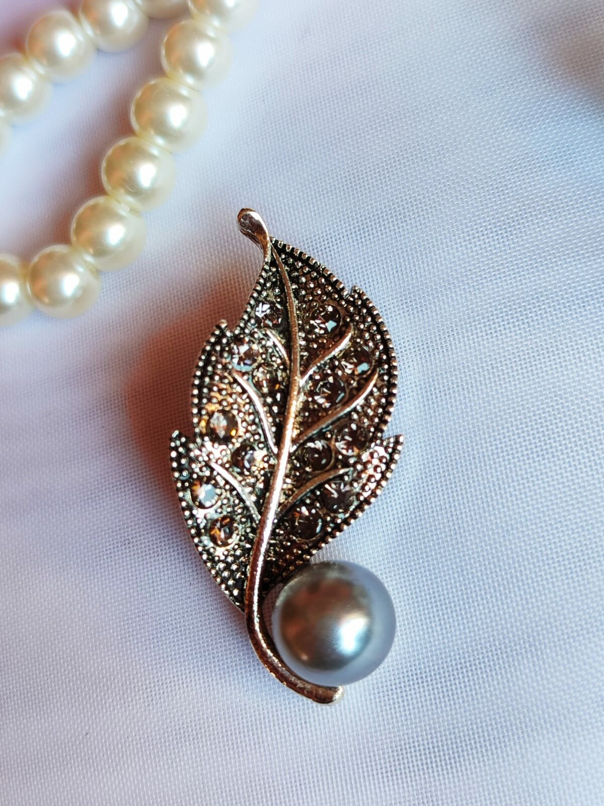 Брошь, эмаль, стразы