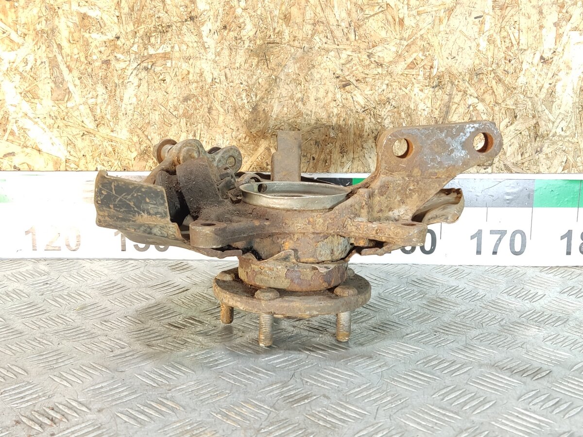 Кулак поворотный передний левый LEXUS RX 1998 2003 4321233070