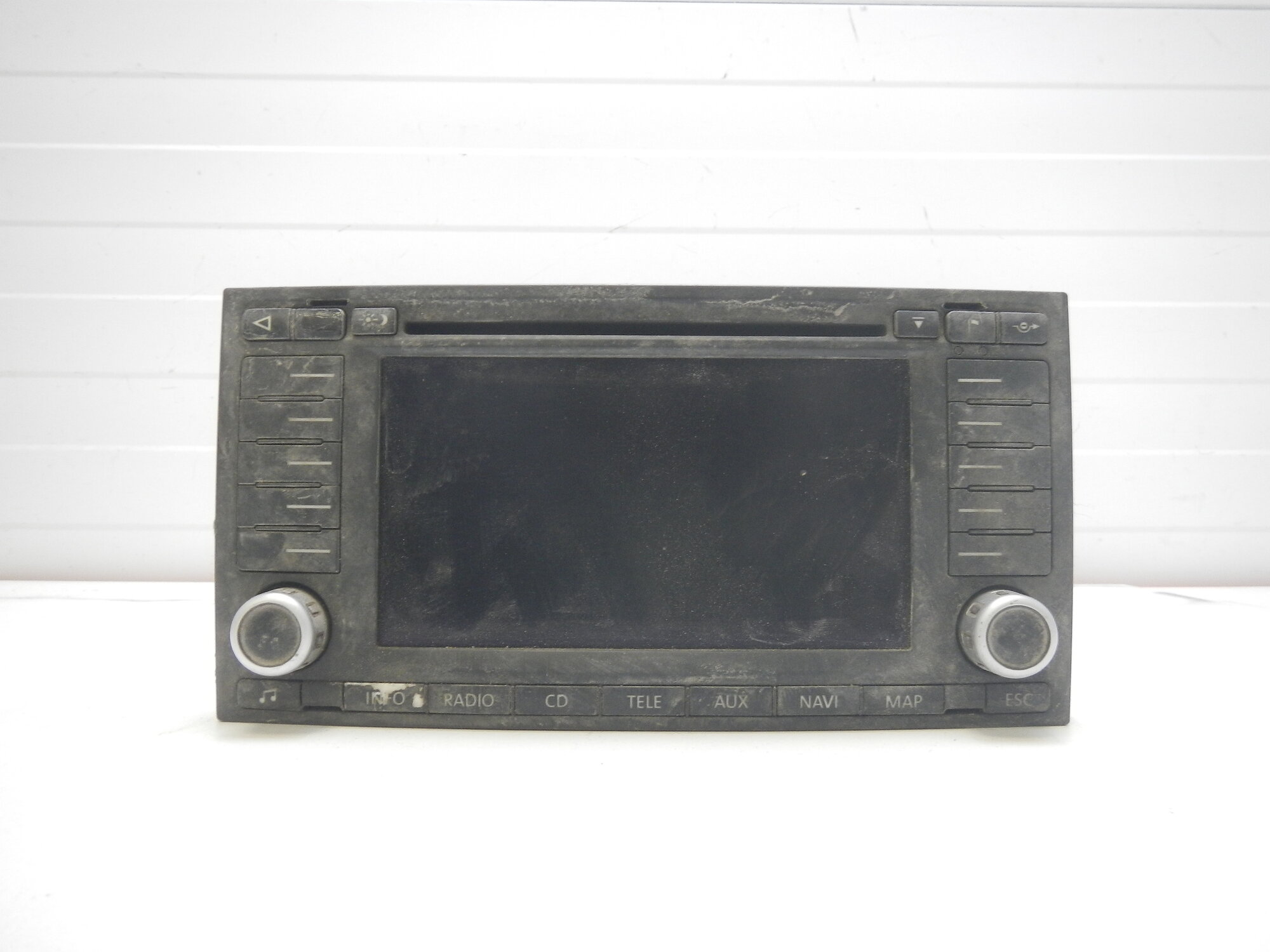 Б/У Магнитола, Volkswagen (Фольксваген)-TOUAREG (02-10) VOLKSWAGEN TOUAREG (02-10) Царапины, потертости. 620499 VAG арт....