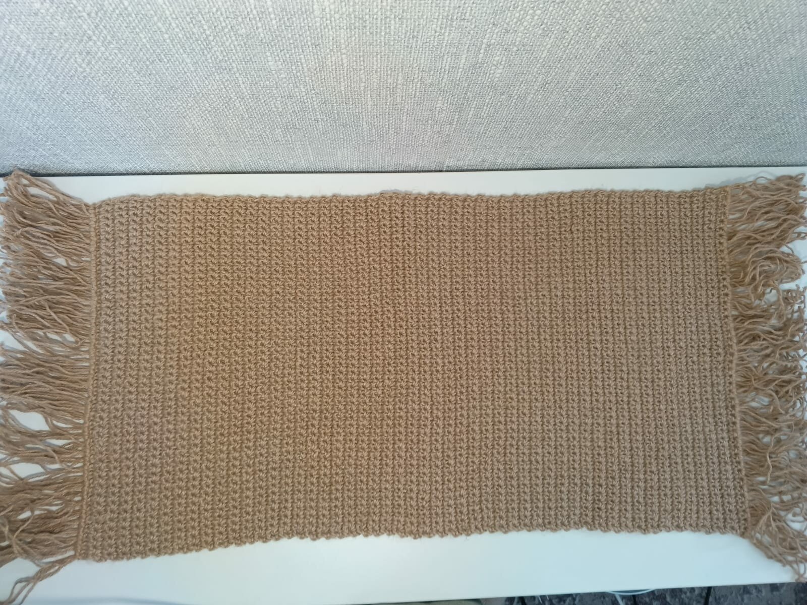 Вязаный коврик из джута