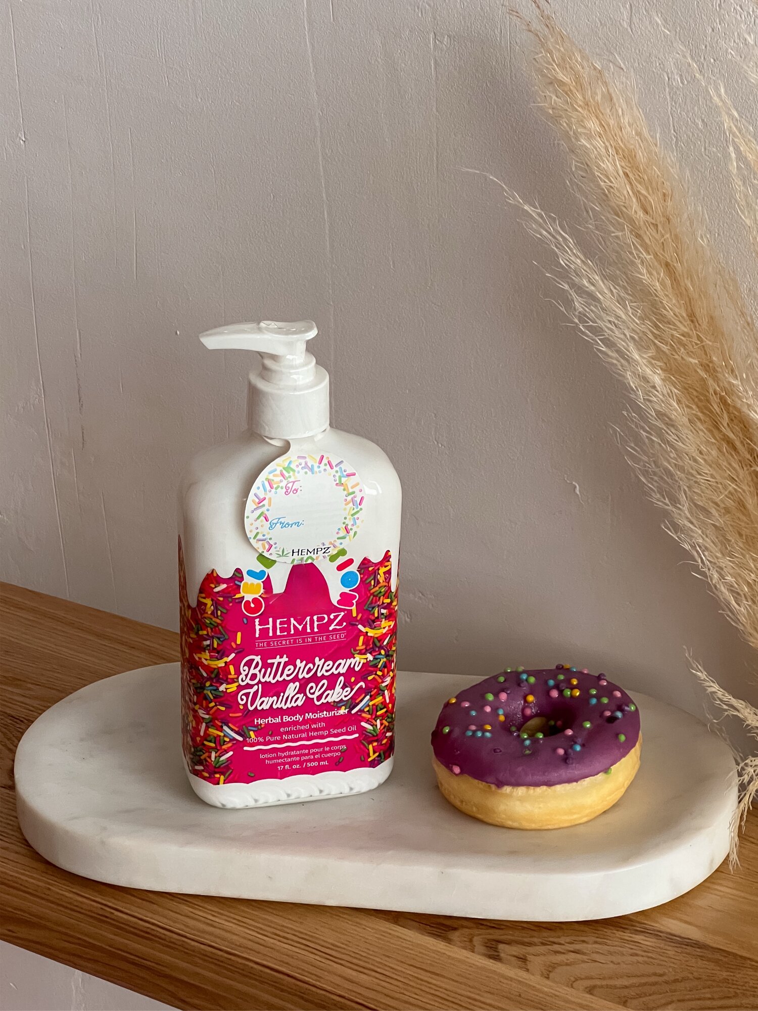 Молочко для тела Hempz Праздничный ванильный торт со сливочным кремом Celebration Buttercream Vanilla Cake