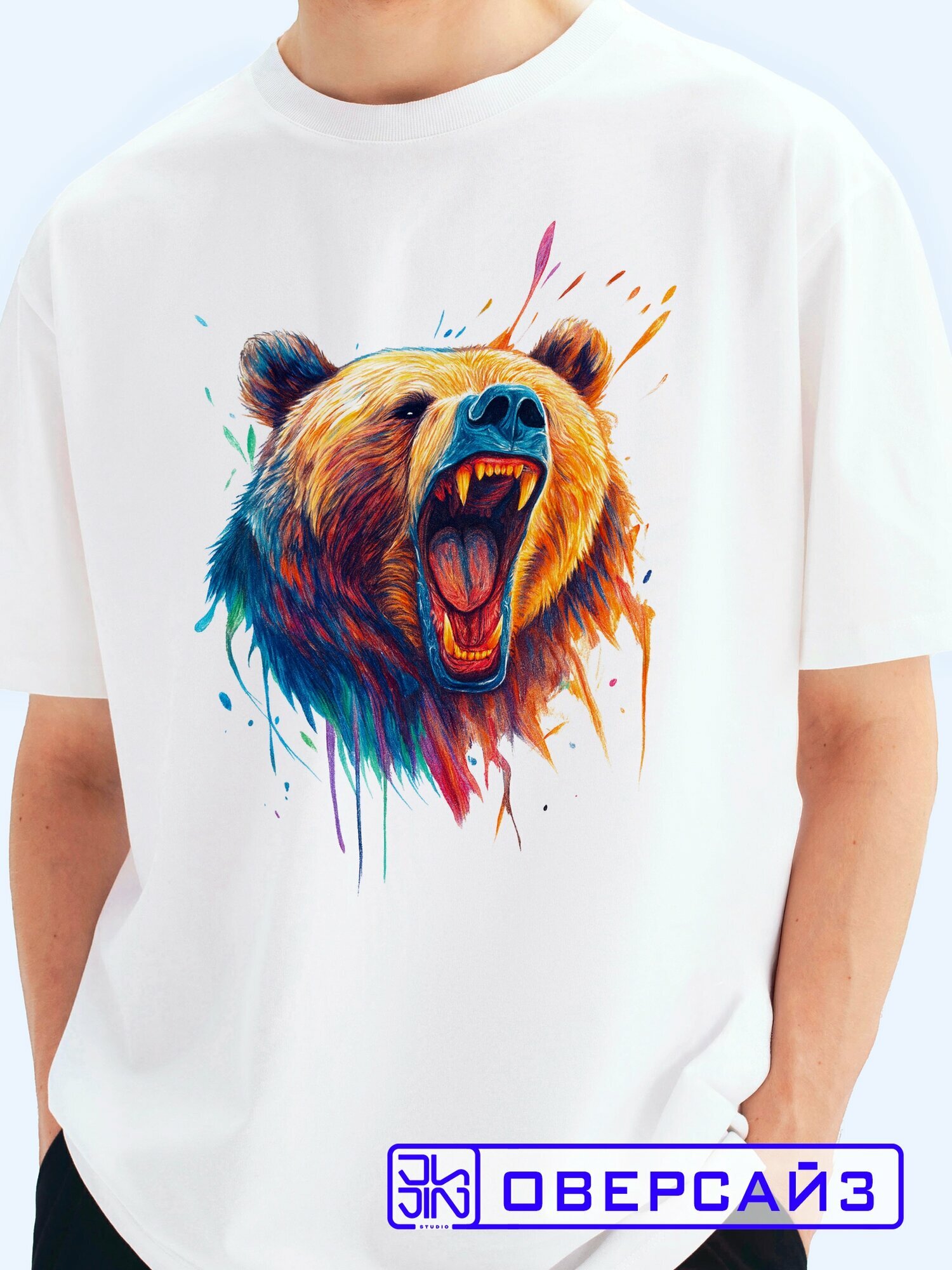 Футболка оверсайз мужская с принтом Агрессивный, вызывающий медведь в пестром, разноцветном граффити стиле экстрим, белый хлопковый трикотаж с прикольным рисунком на груди
