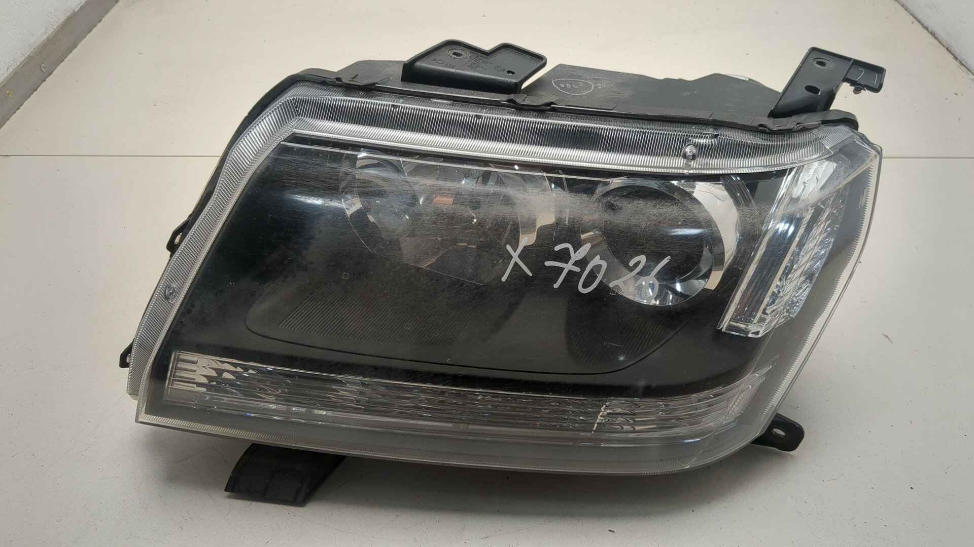 Фара (передняя) левая Suzuki Grand Vitara Б/У