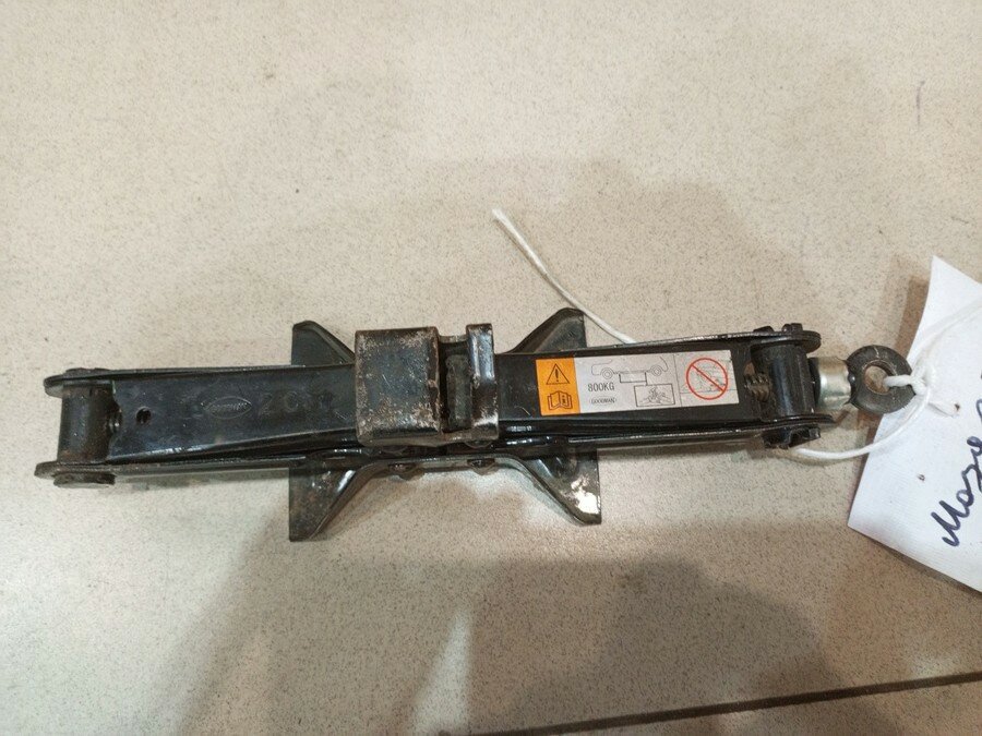 Домкрат от Mazda 3 BL 2009-2013