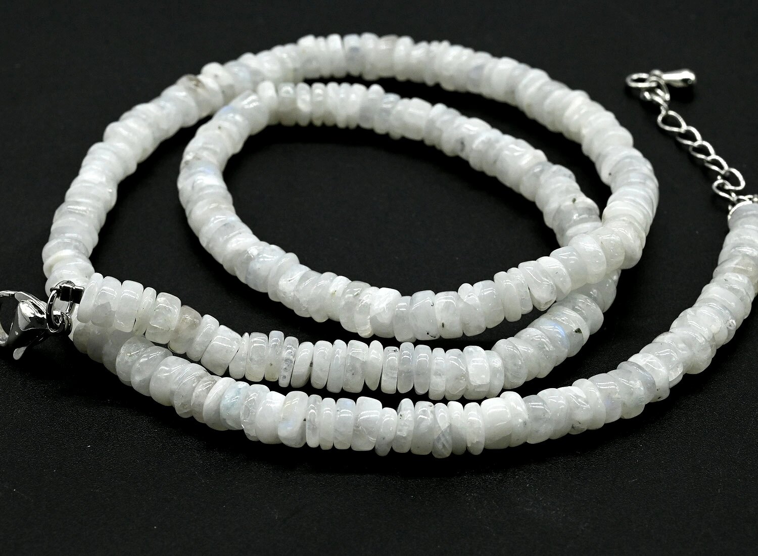 Бусы, лунный камень