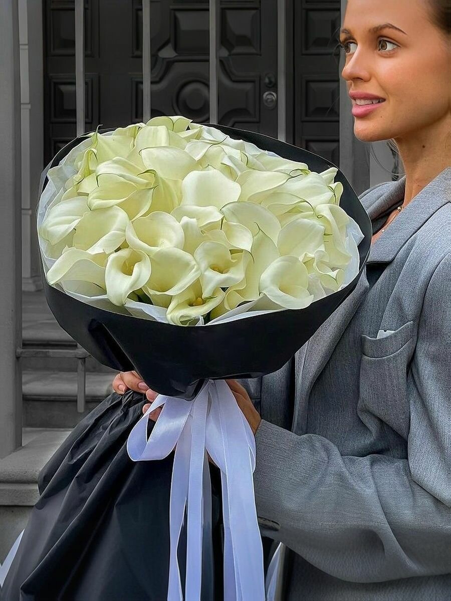 Букет из 39 белых калл