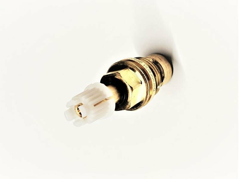 Кран-букса 1\2 90гр ГВС закрытие вправо, удлиненный шток DORNBRACHT