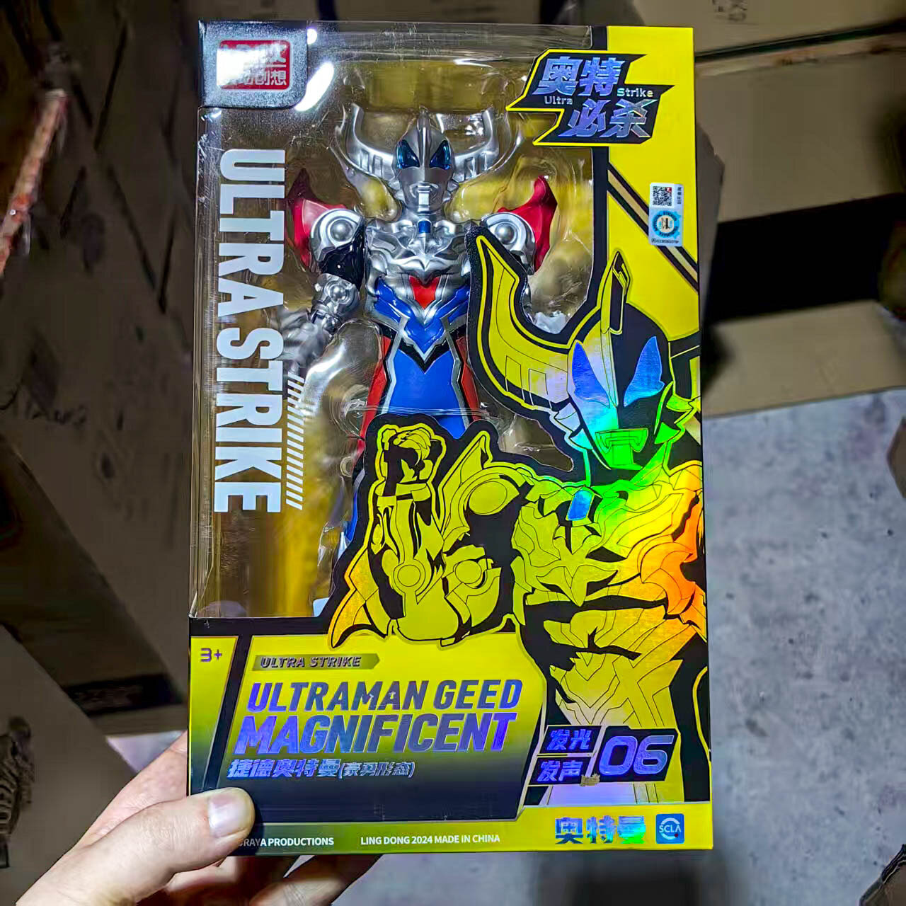 Официальная игрушка для мальчиков Ultraman Ultimate Power Leg Squeezing с подсветкой, звуком и трансформацией Tiga Zero X