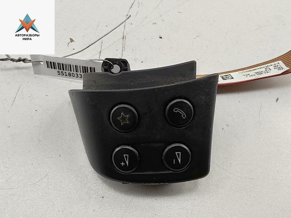 Кнопки управления на руле Volkswagen Passat B6 2008 1K0959537J