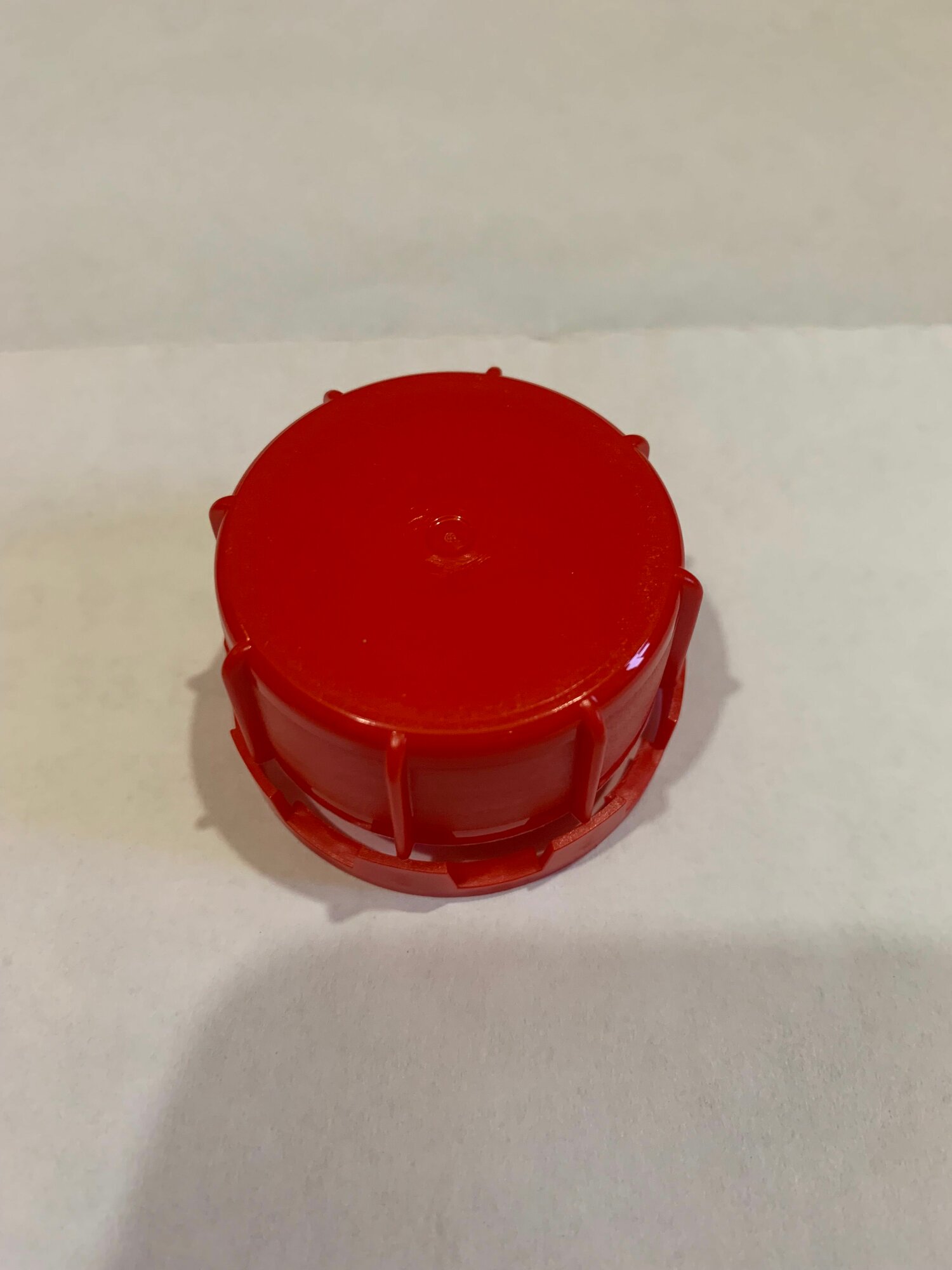 Крышки (4 шт, цвет красный) для пластиковой канистры с наружным диаметром резьбовой части горловины канистры (вместе с резьбой) 39-40мм