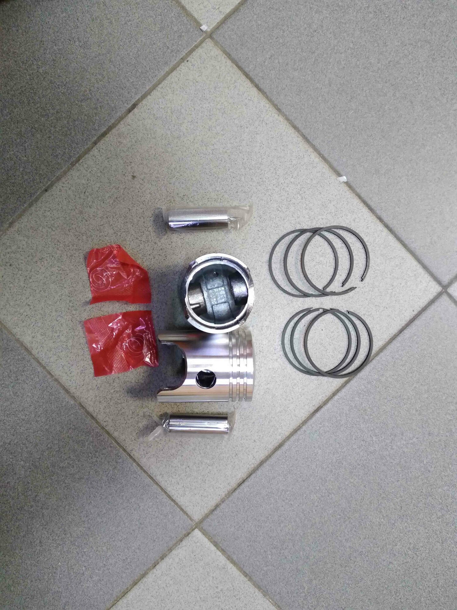 Поршень на мотоцикл Ява 12В - 2 рем. "В" (поршень, кольца, пальцы, стопорные кольца)