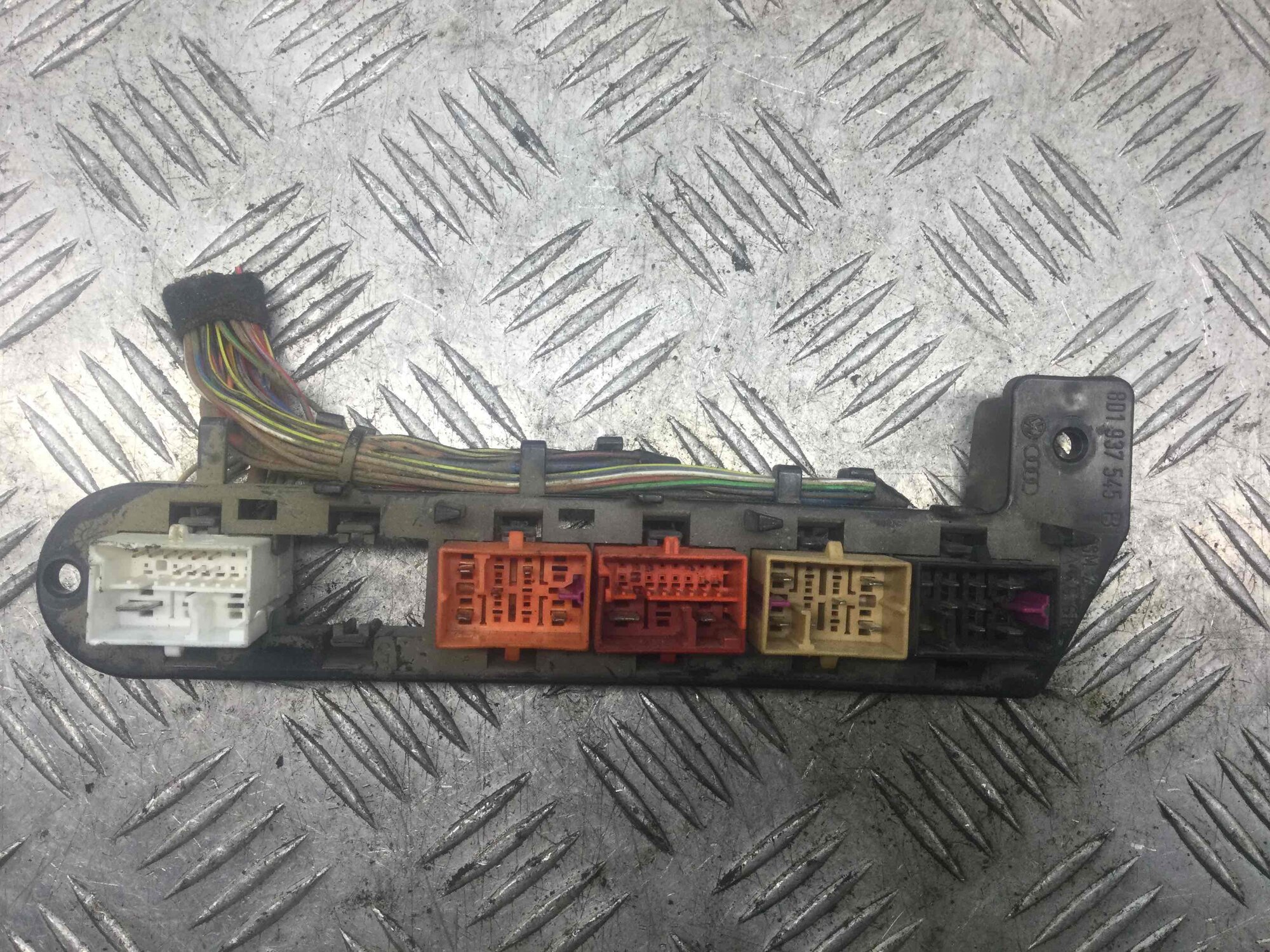 Б/У Блок реле Volkswagen Passat B5 (1996-2000) 1999 г.