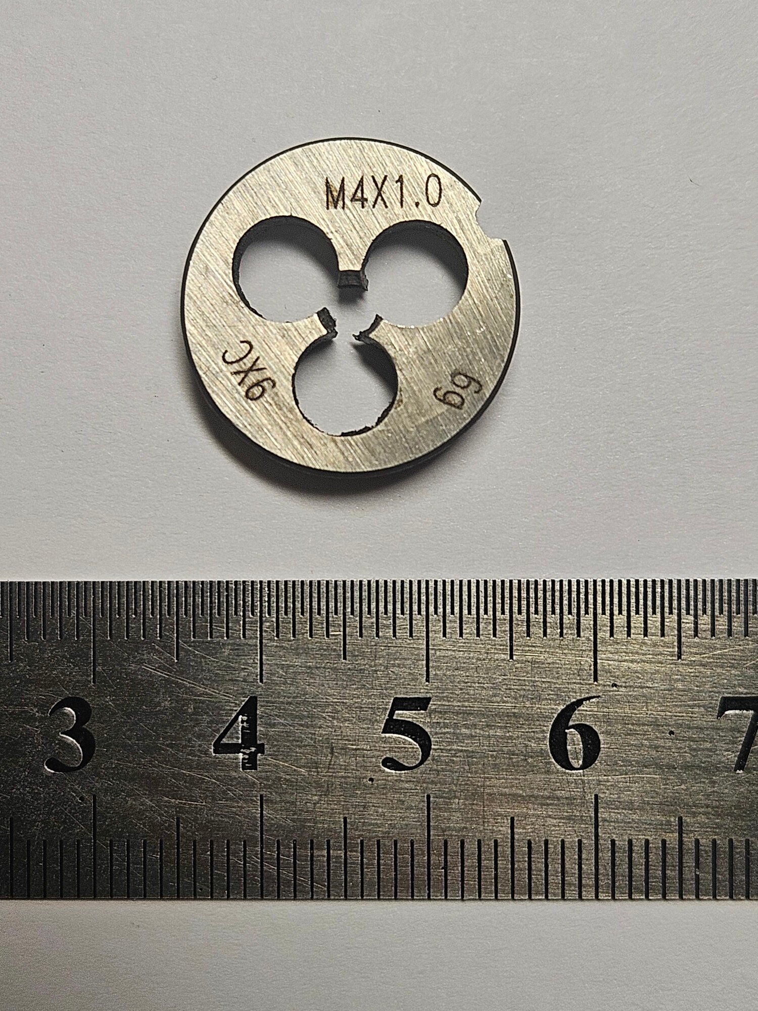 Плашка метрическая М4х1