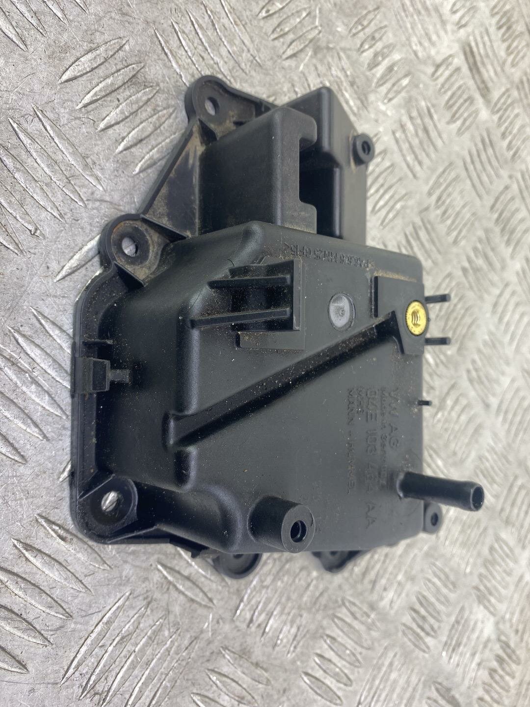 Маслоотделитель (сапун) Skoda Octavia 3 2016 04E103464AA