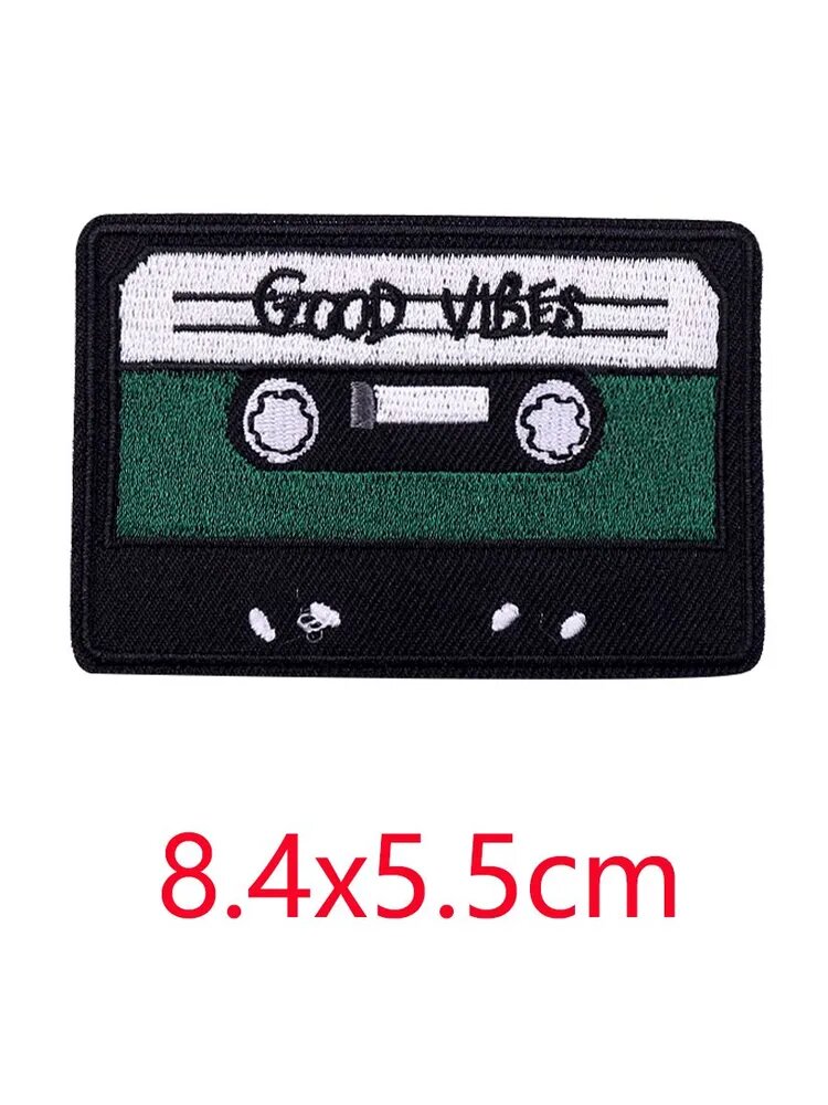 Нашивка (патч, шеврон)вышивкаСерия "Ностальгическая кассета" идеальный вариант для декорирования одежды, рюкзаков, головныхна термопленке