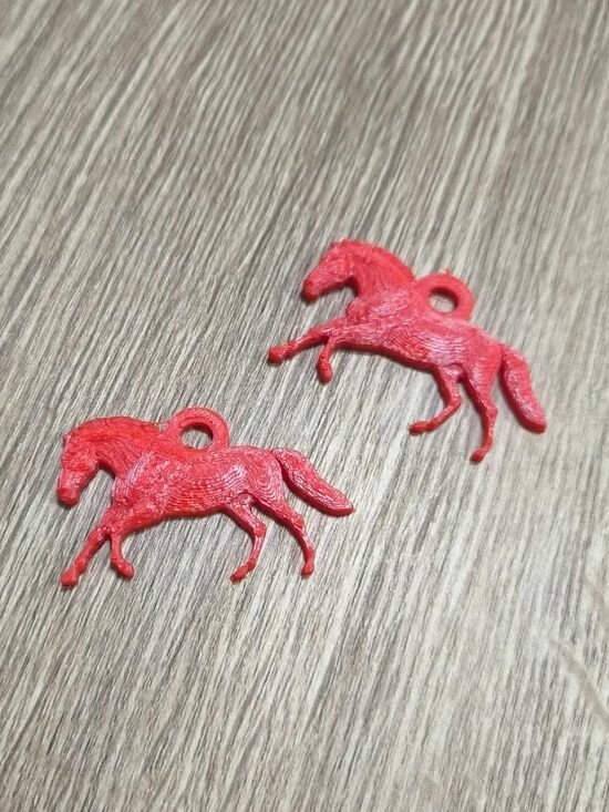 Фигурка лошади красная
