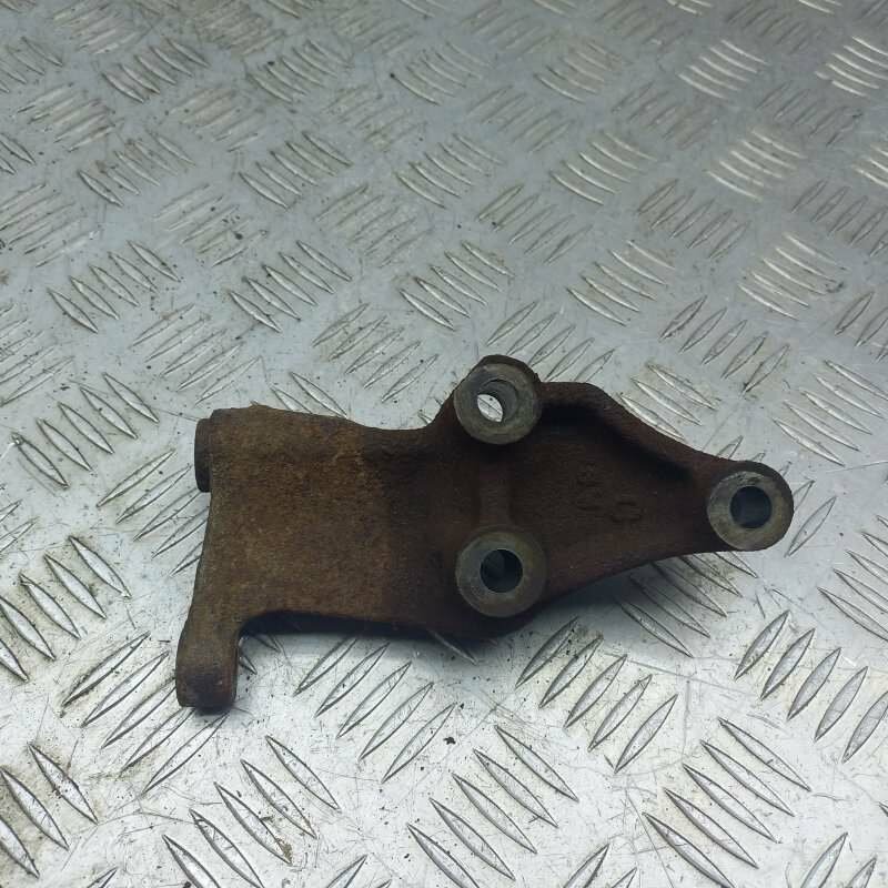 Б/У Кронштейн гидроусилителя Mazda Demio 1 DW3W / Мазда Демио 1 DW3W 1999