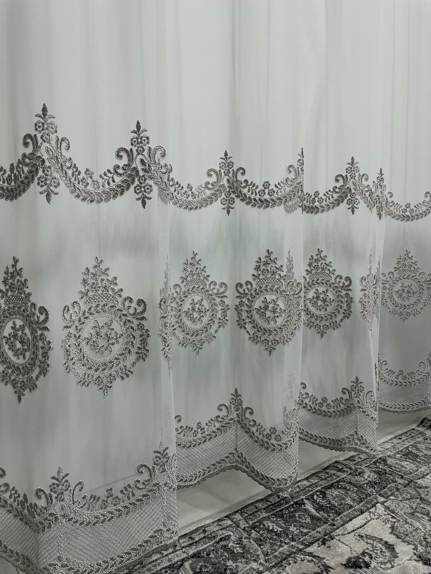Тюль с вышивкой на сетке