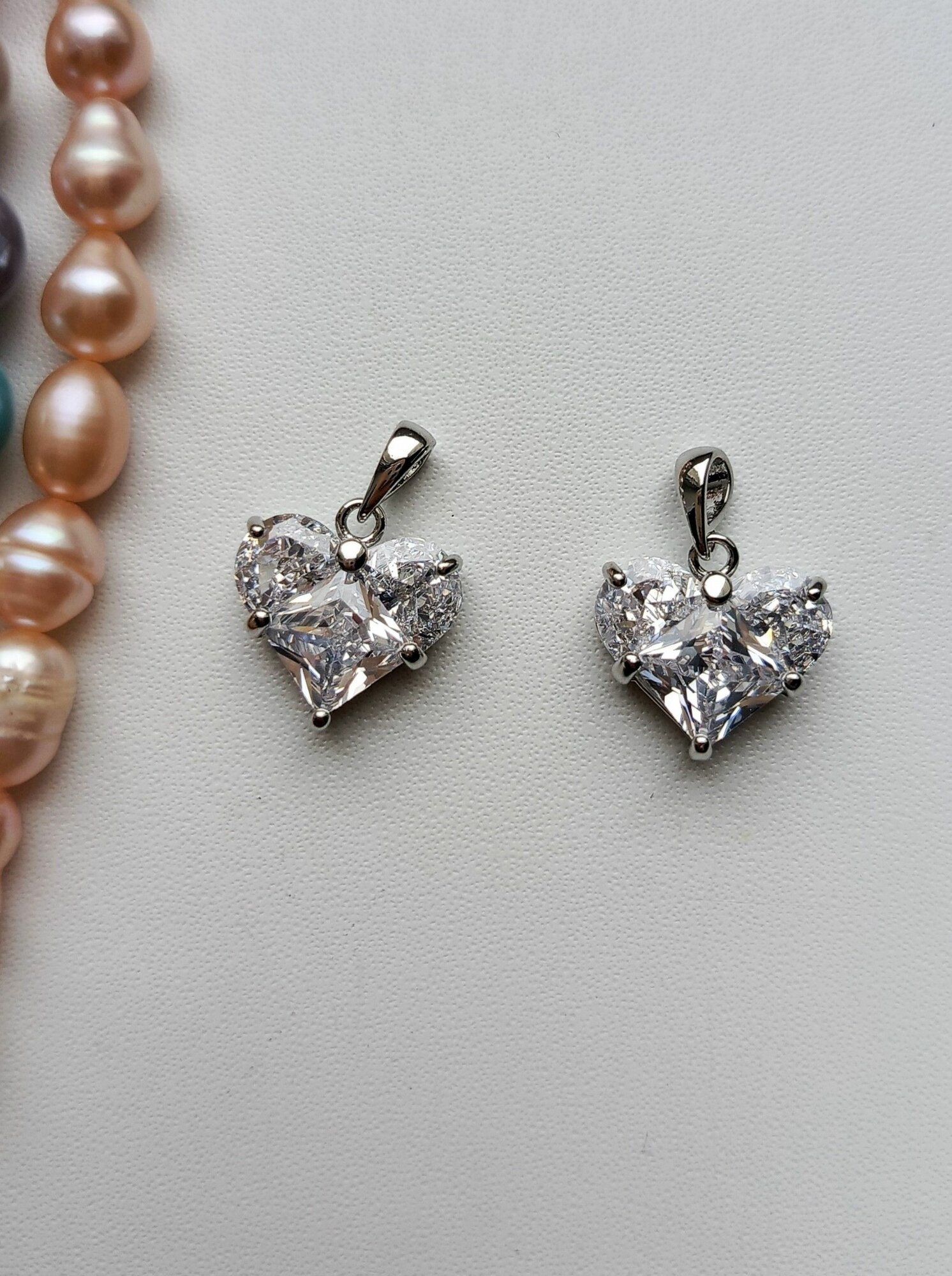 Подвеска Сердце прозрачное с фианитами (2 шт.). Латунь, родий. Корейская фурнитура для бижутерии, украшений