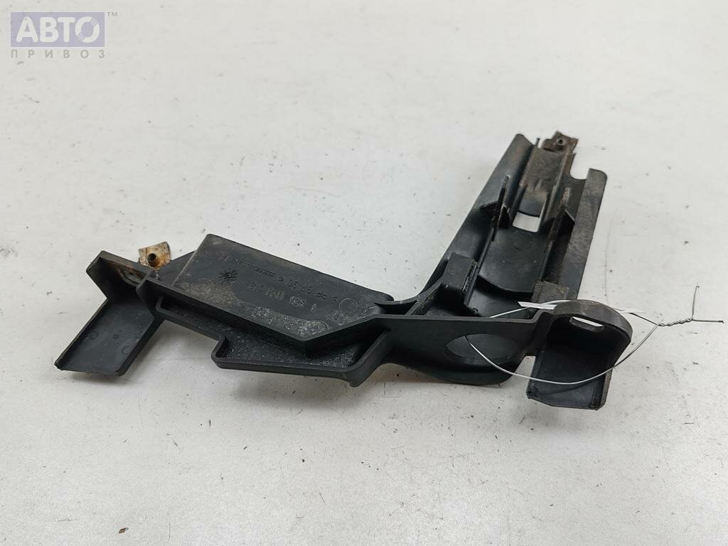 Крепление фары правой BMW 3 E46 (1998-2006)