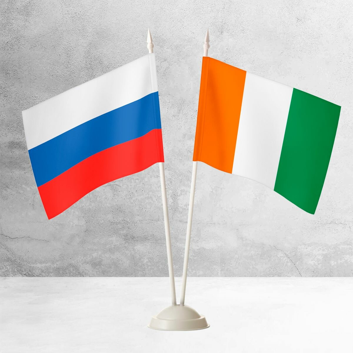 Настольные флаги России и Кот-д Ивуара на пластиковой белой подставке