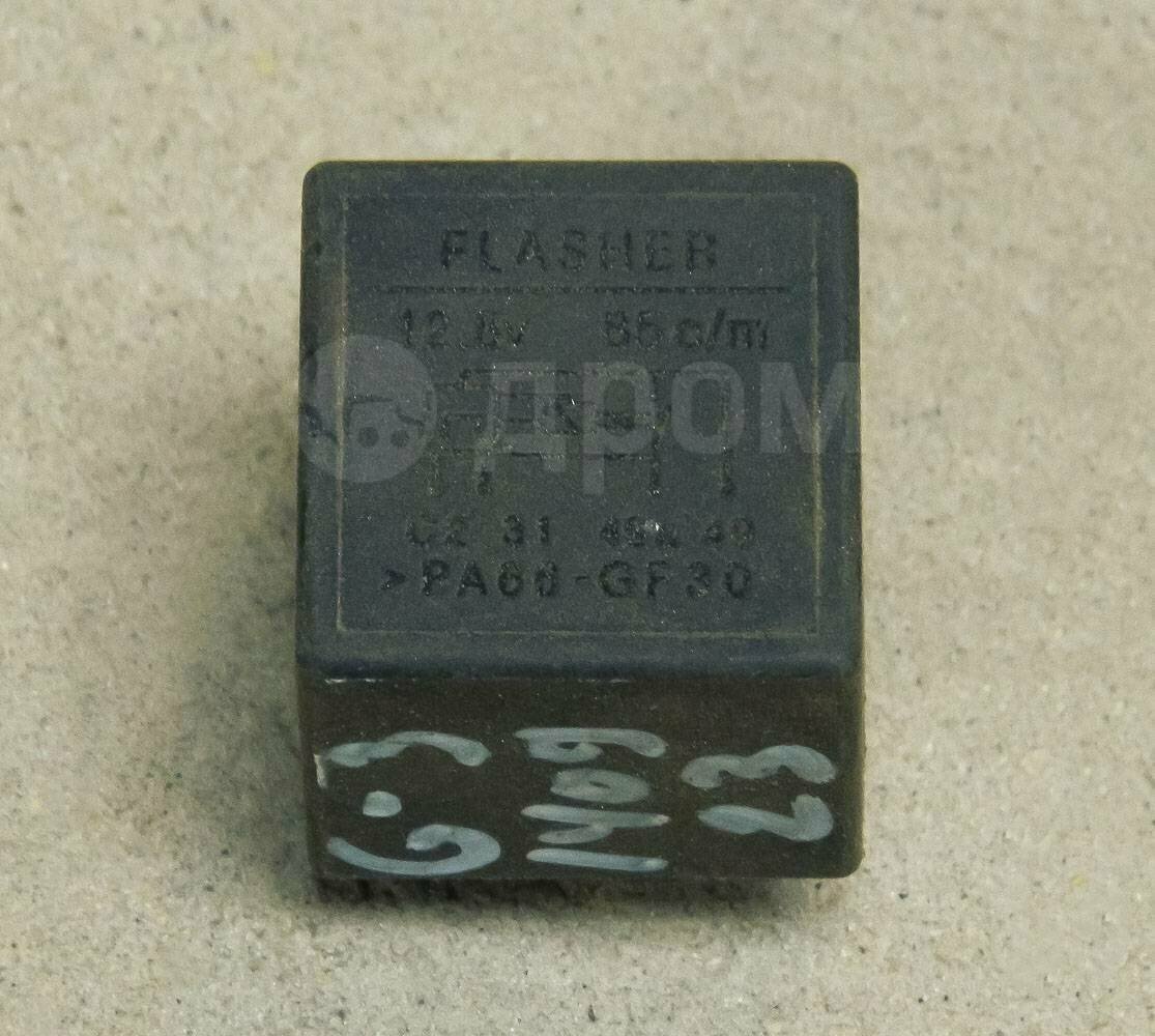 Реле заднего дворника 72 VW Golf 3