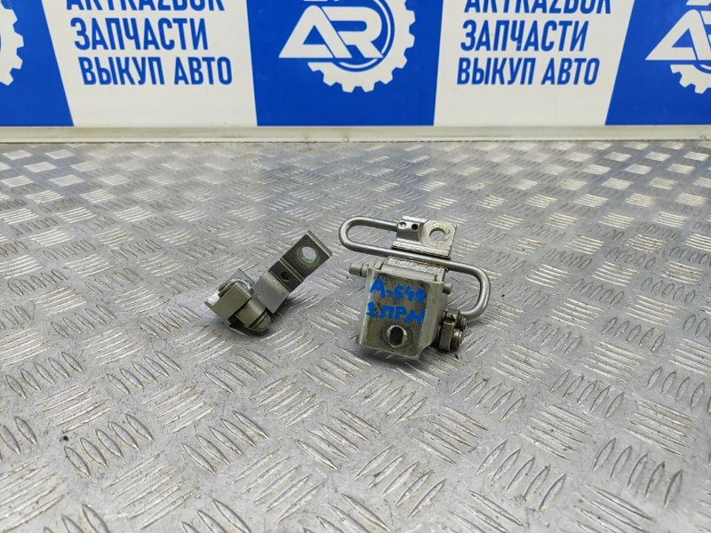 Б/У Петля двери задней правой Skoda Octavia A4 / Шкода Октавия A4 1.4 BCA 75 Л.С 2006