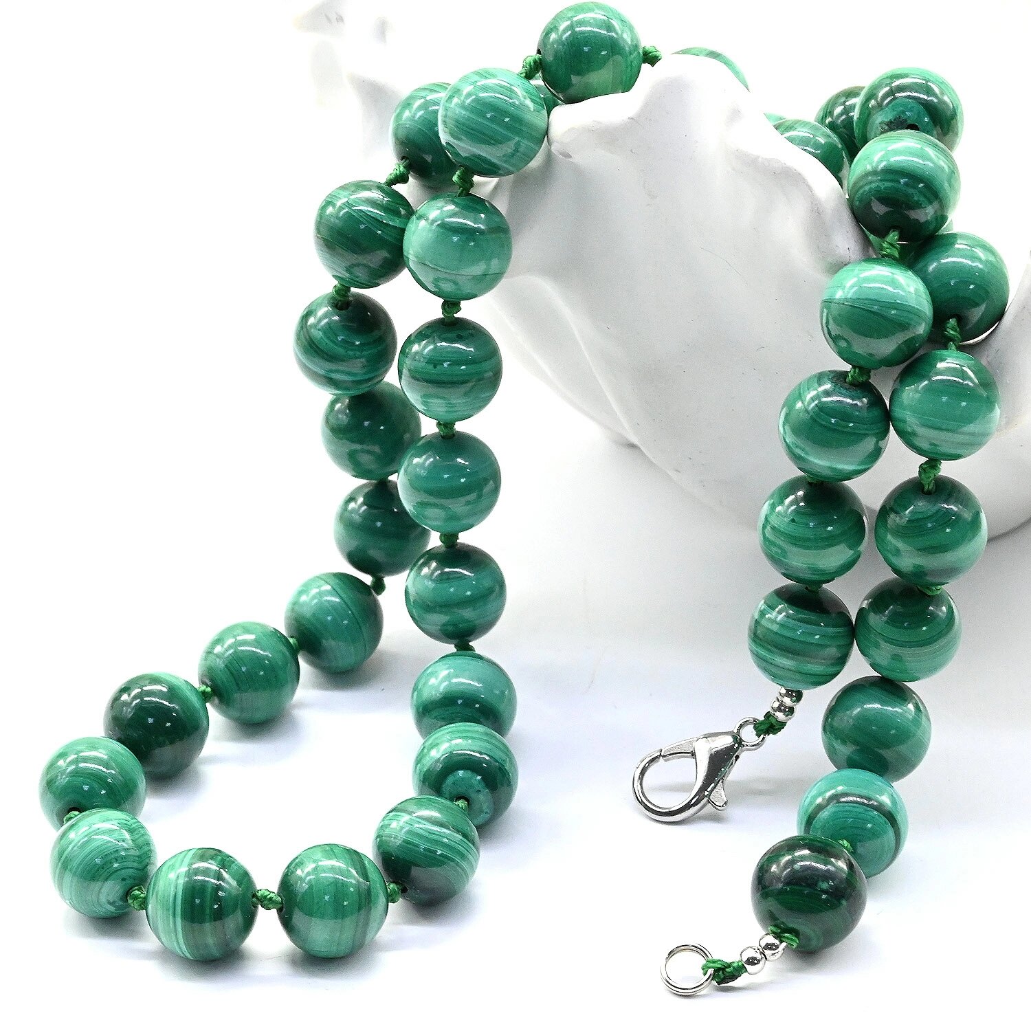 Бусы, малахит