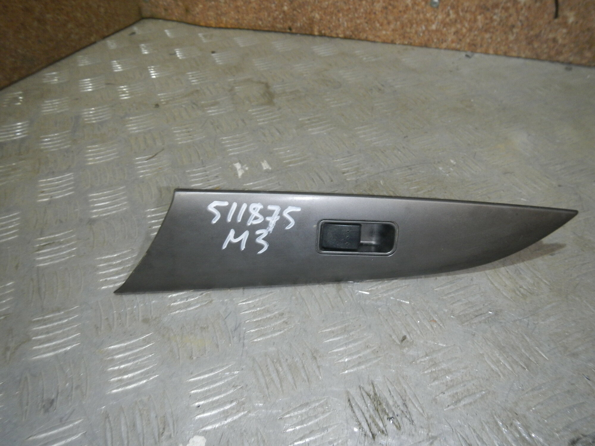 Б/У Кнопка стеклоподъемника, Mazda (Мазда)-3 (BK) (02-09) MAZDA 3 (BK) (02-09) передняя правая без повреждений. 511875 MA...