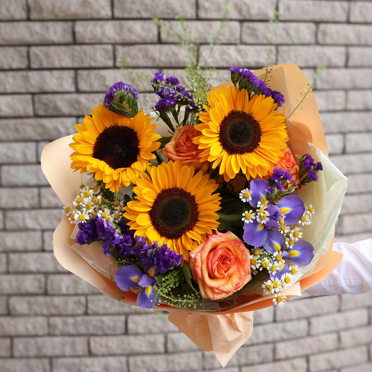 Букет Букет Маркет "Подсолнухи и розы", разноцветный, размер M