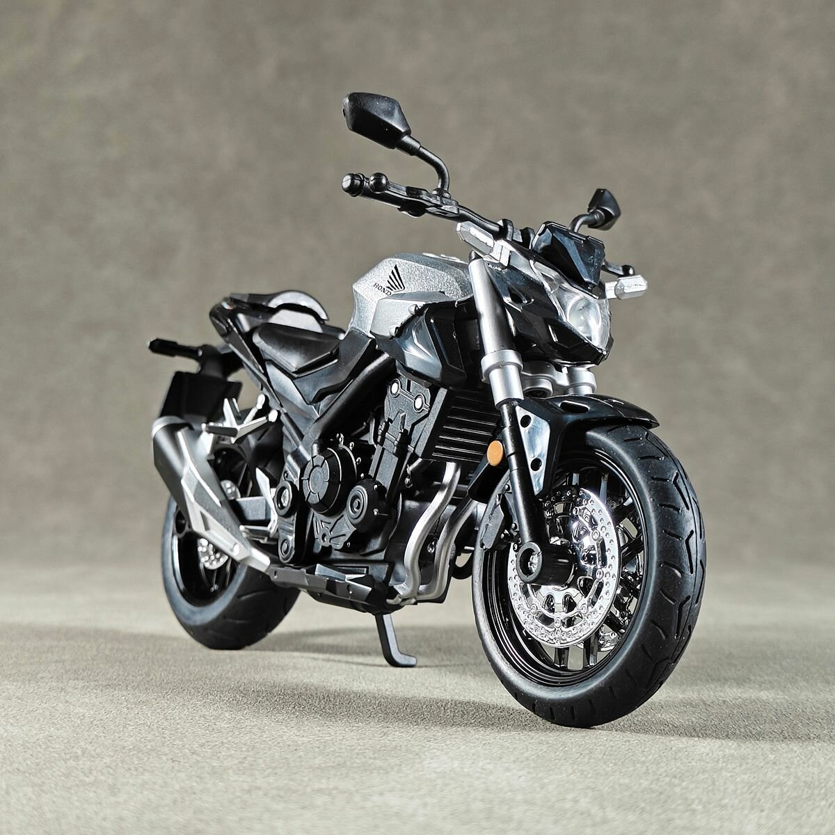 Игрушечный мотоцикл 1:12 Honda CB400F Уличные мотоциклы, Модель из сплава, Звук и освещение