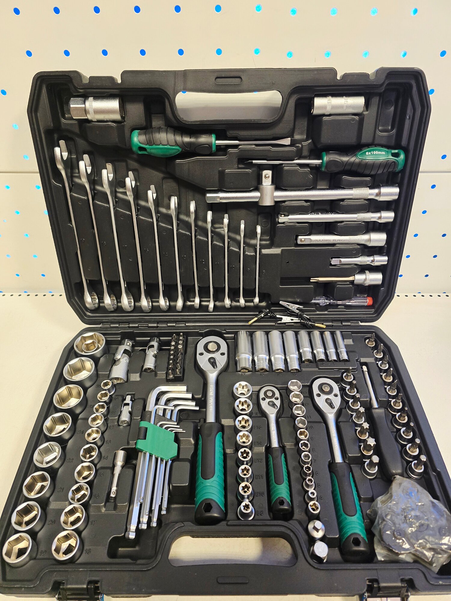 Качественный набор инструментов 121 предмет Forcesset (биты, трещотки, ключи, маслосъемник, головки), CRV-сталь