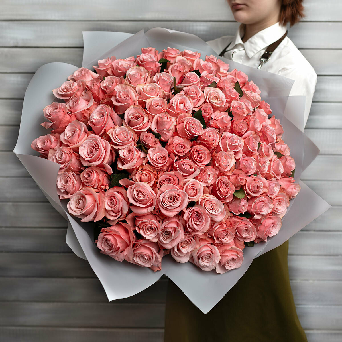 101 розовая роза в упаковке Эквадор 50 см