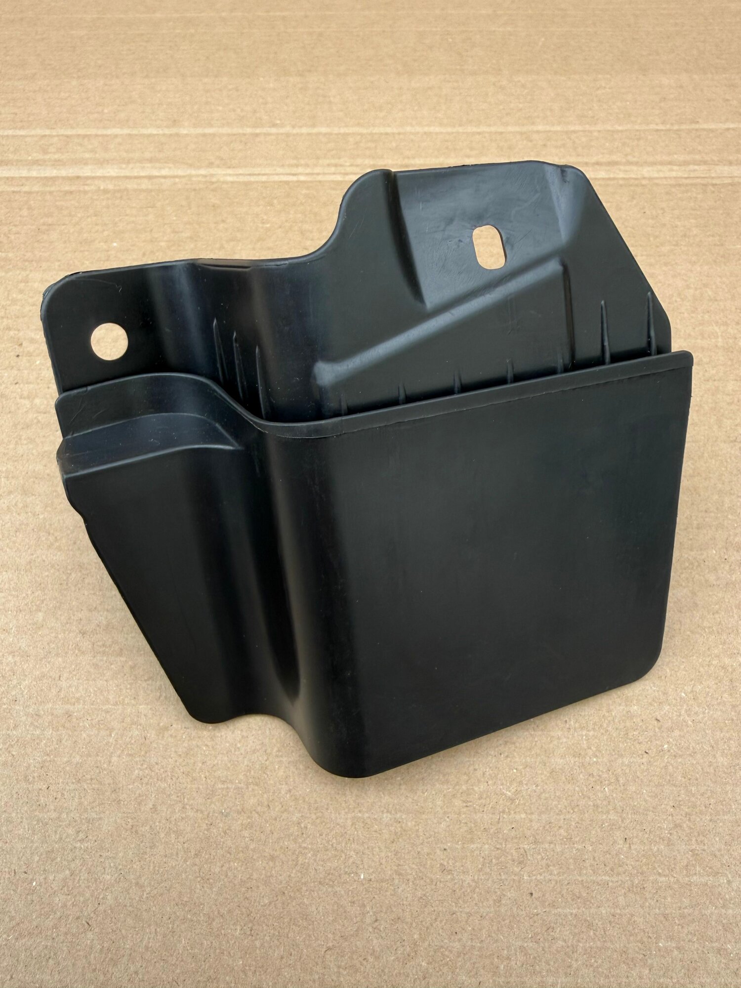 575853833A Брызговик задний левый VAG новый оригинал (Taos, Karoq, Ateca)