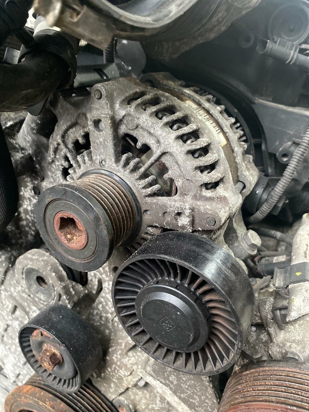 Генератор для BMW 1 E87/E81/E82/E88 [рестайлинг] 2.0 OEM 7550468