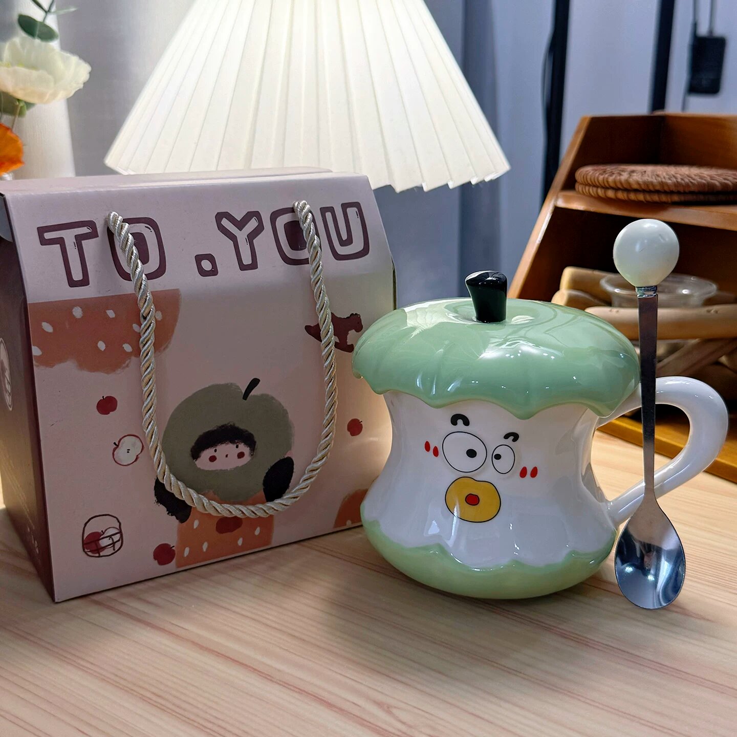 Милая кружка в форме яблока для девочек, необычная керамическая чашка с крышкой, подарок на день рождения для