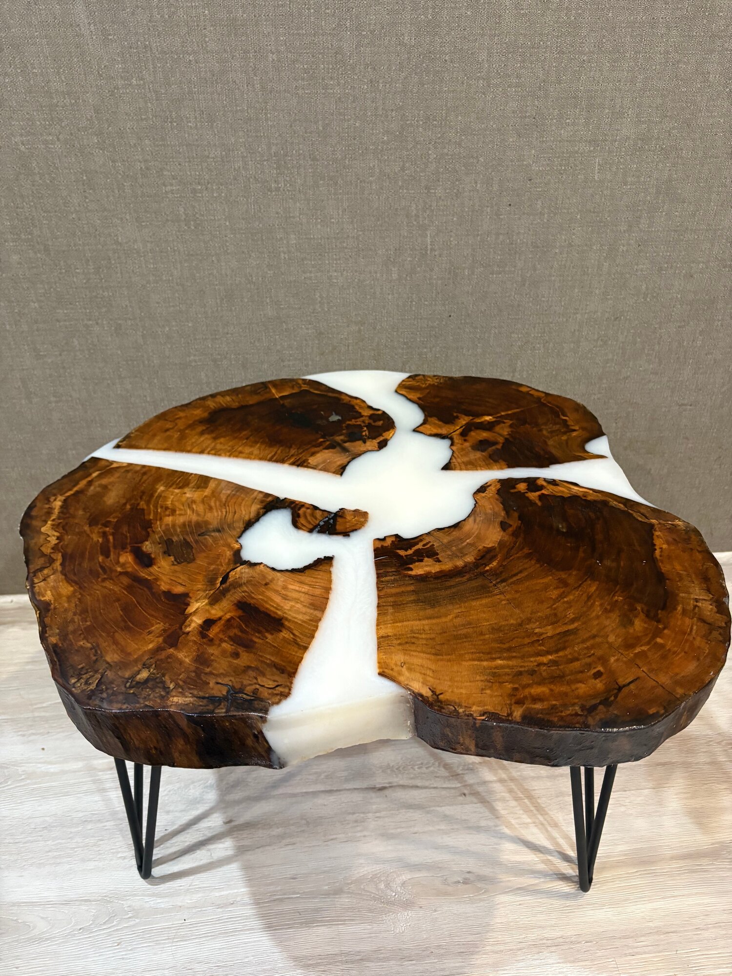 Журнальный столик из слэба Абрикосового дерева