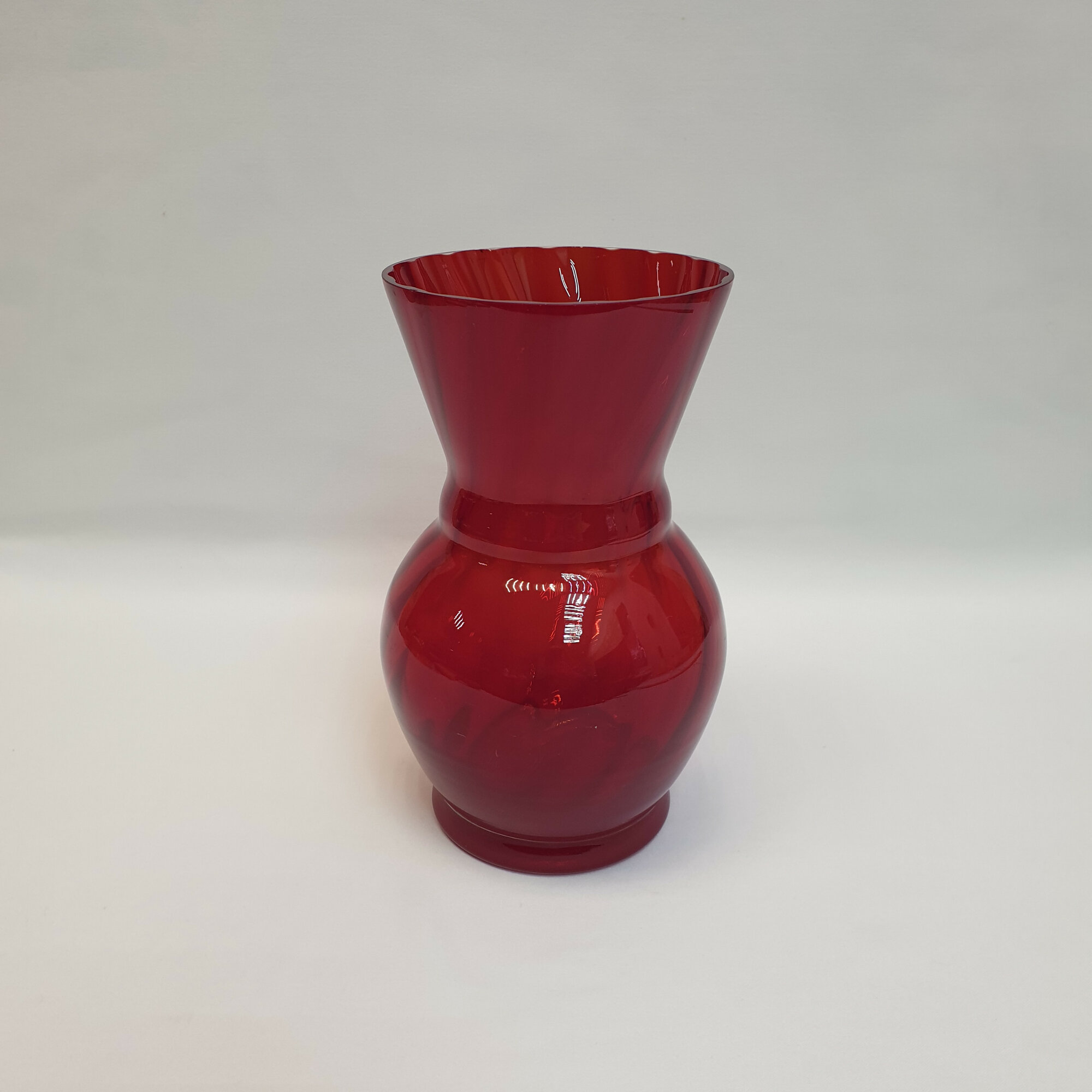 Ваза, цветное стекло высота 22 см скол, винтаж СССР