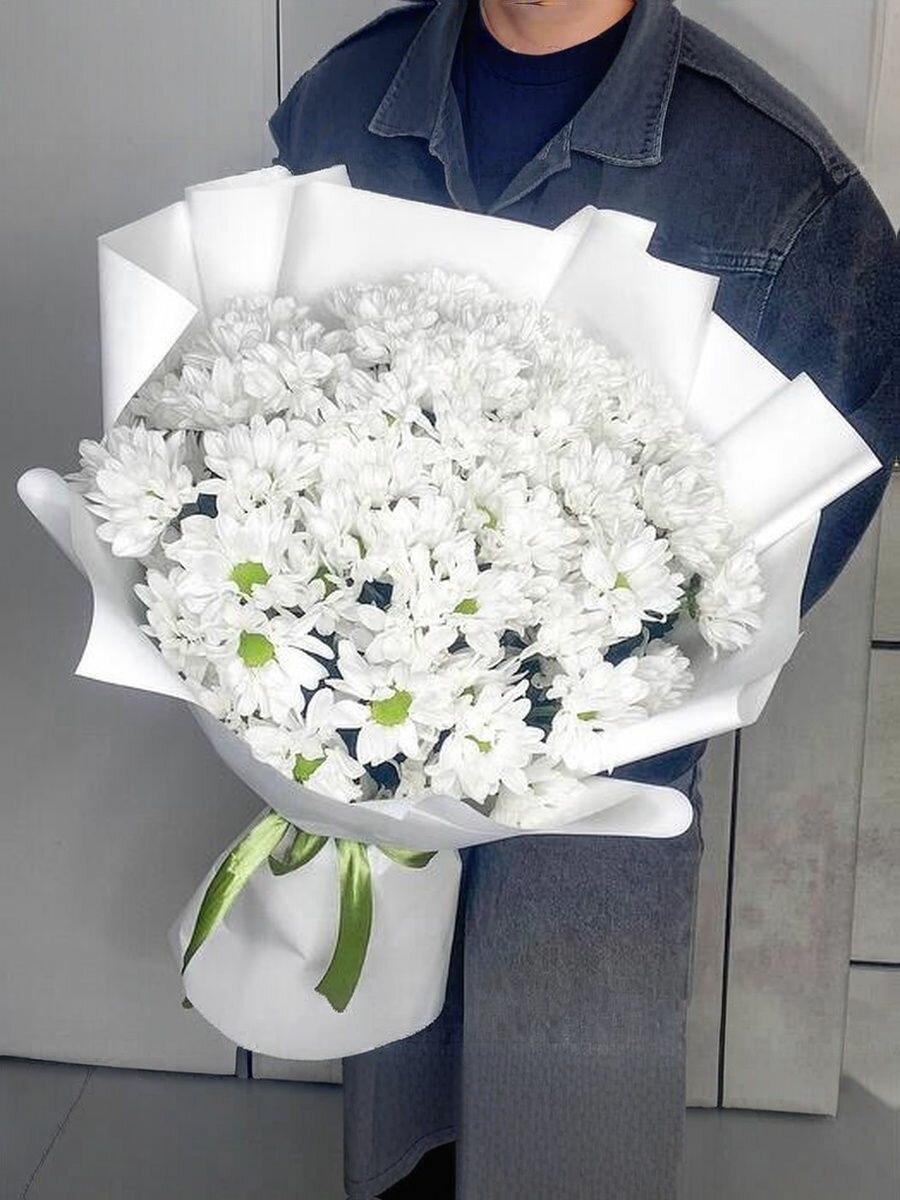 Букет из 15 белых кустовых хризантем