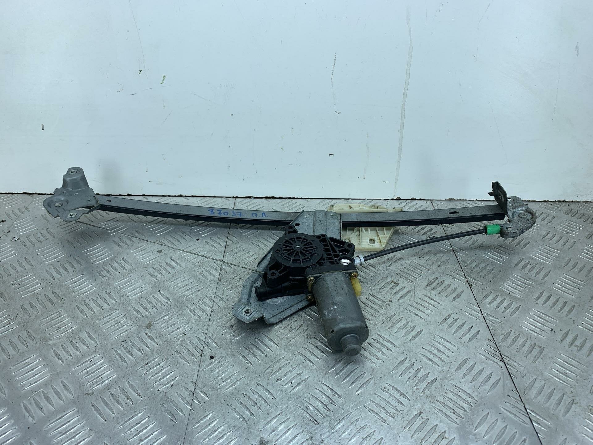 Стеклоподъемник передний левый Renault Espace 3 1998 0130821630