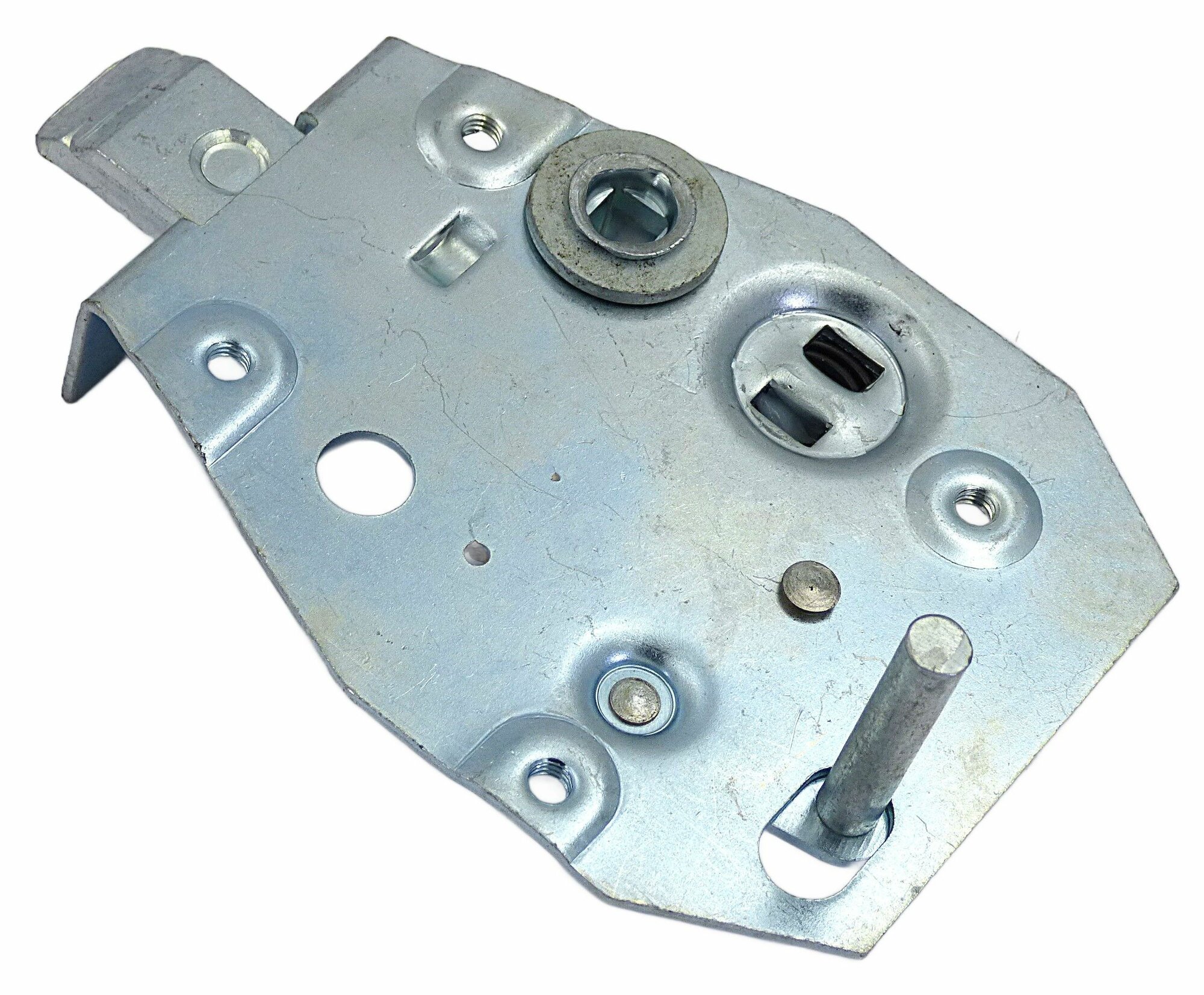 Замок двери правый МК 70-6708115, для тракторов и экскаваторов МТЗ