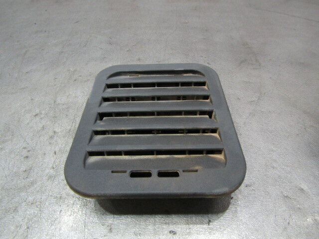 Решетка вентиляционная задней стенки Iveco Trakker