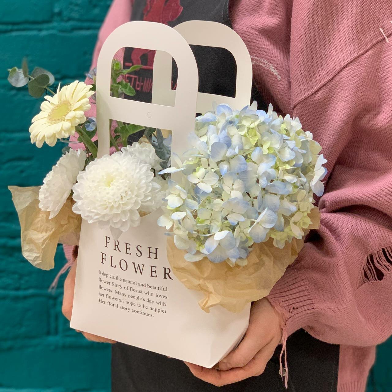 Композиция из гортензии и герберы