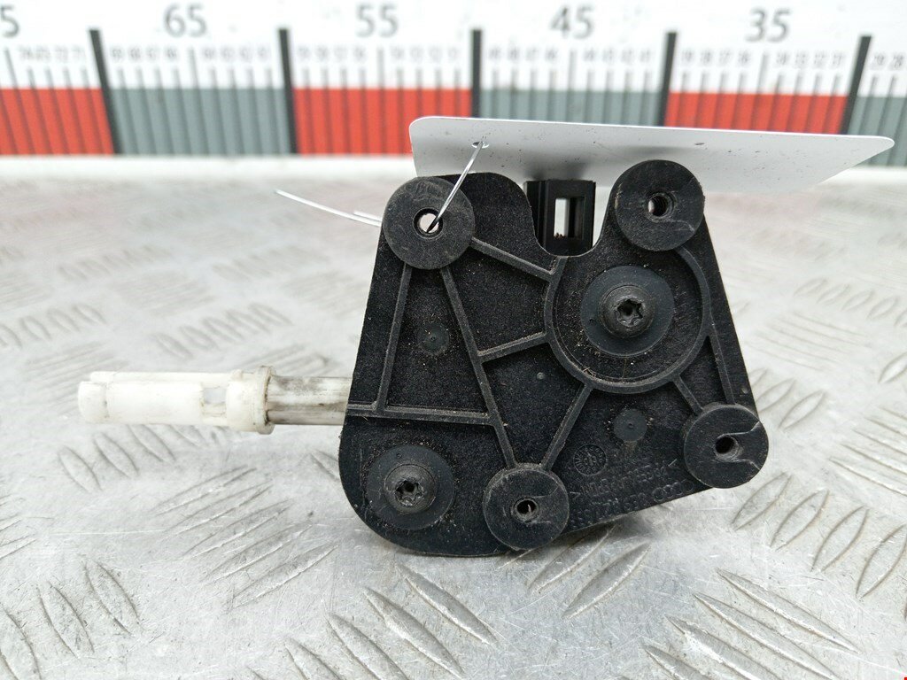 Сервопривод (электропривод моторчик привода) замка крышки багажника Audi A6 C5 4B9962115 арт. 2222391