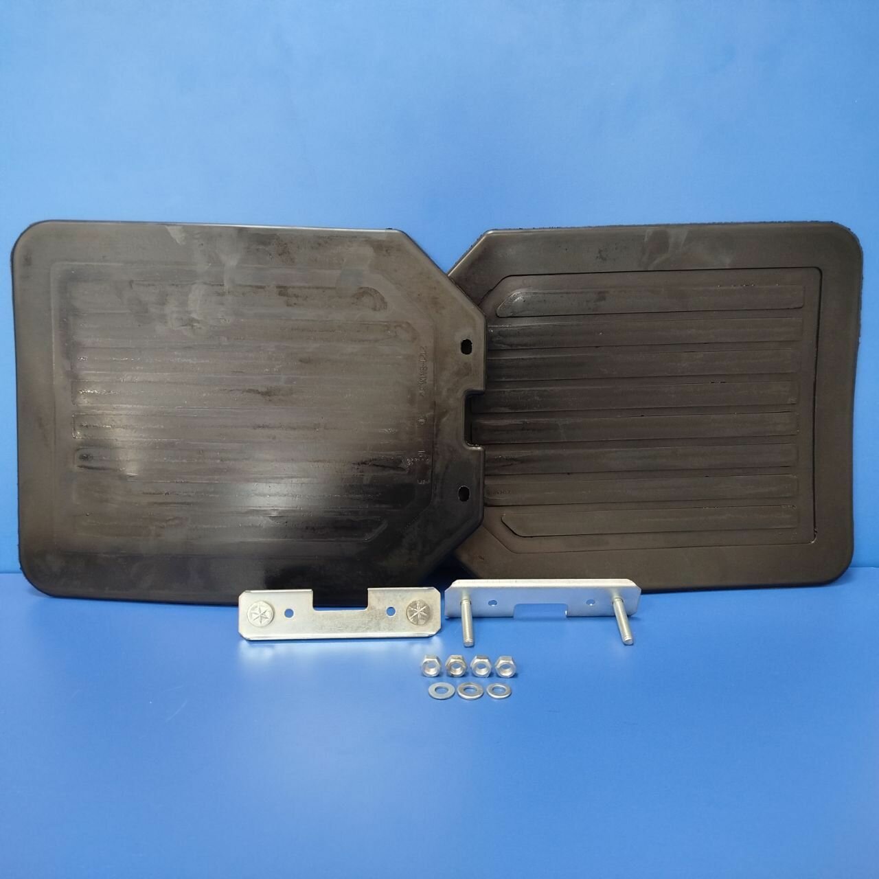 Брызговики задние "БРТ" для а/м Нива с креплением