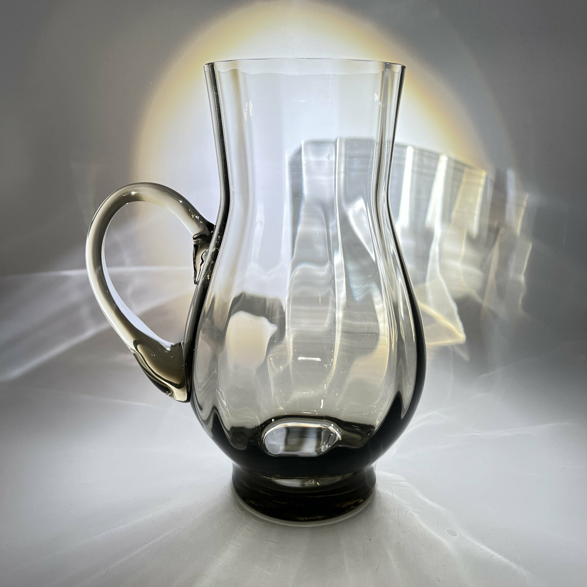 Кувшин дымчатого оттенка, цветное стекло, СССР, 1970-1990 гг.