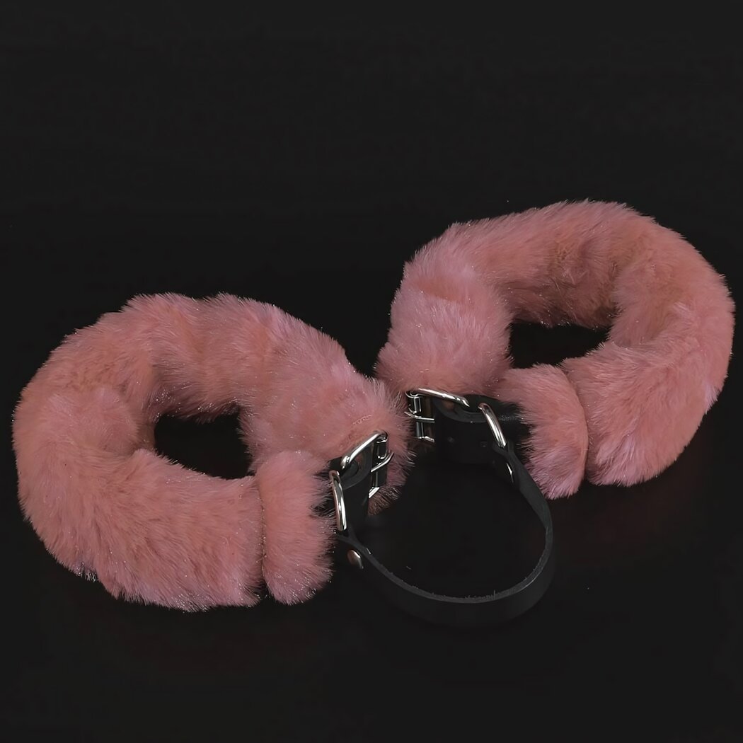 Наручники кожаные 'BDSM accessories', черные с розовой опушкой, регулируемые